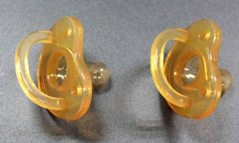 Latex Pacifier VS Silicone Pacifier - JUTION SILICONE